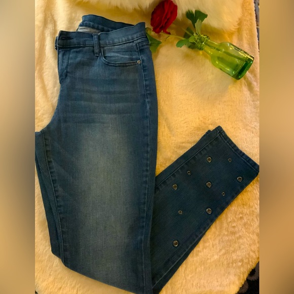 Soho | Jeans | Soho Blue 5 Pocket Straight Leg Jeans With Circle Design ...